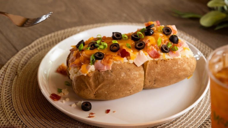 13 Chain Restaurants With The Best Loaded Baked Potatoes