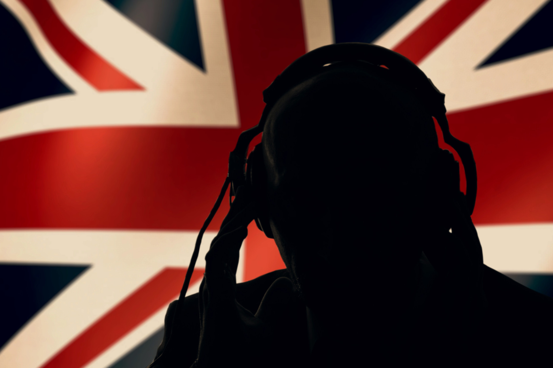 What's the difference between MI5 and MI6?