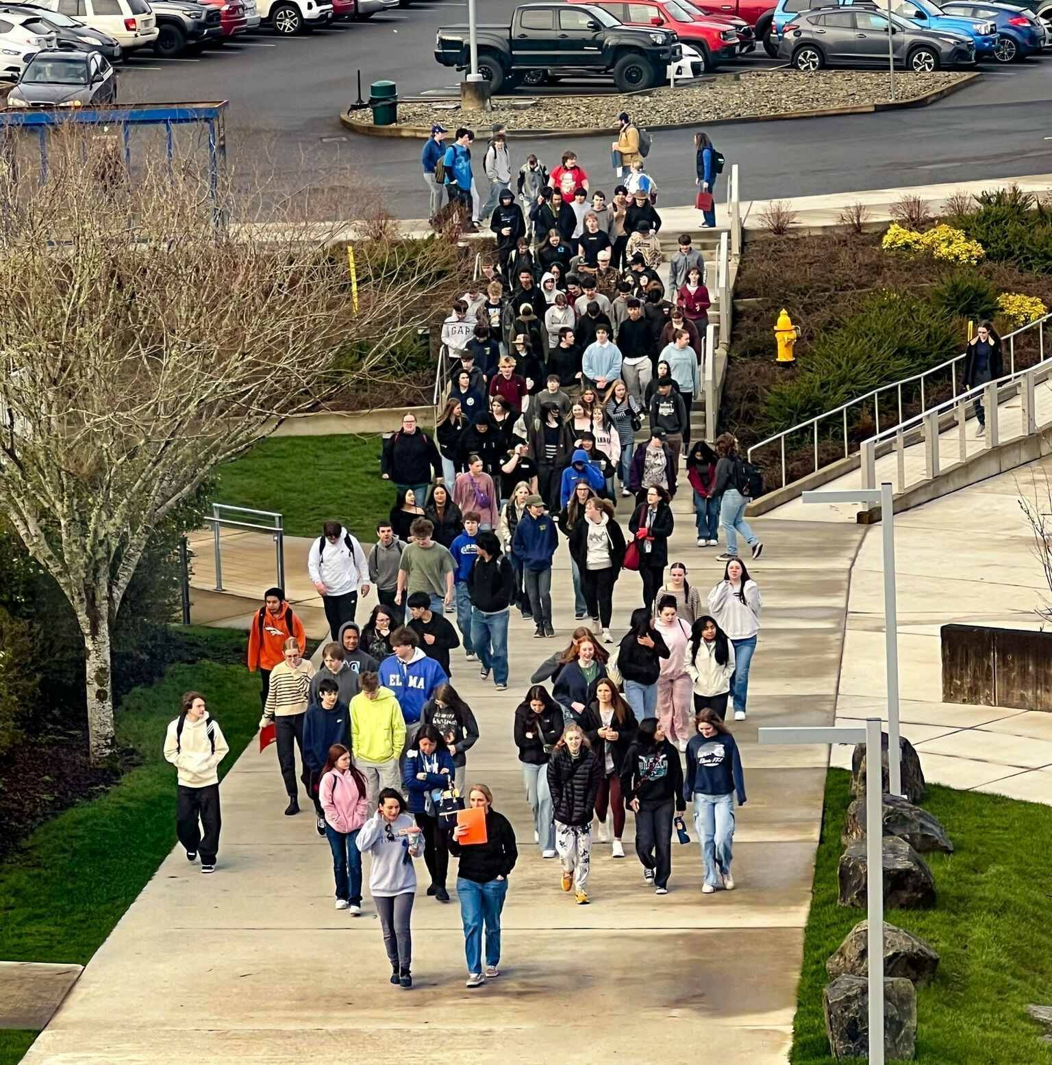 Elma High School students tour CTE classes