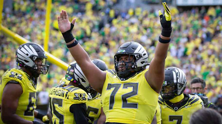Oregon Ducks Spring Football Storylines: Quarterback Competition ...