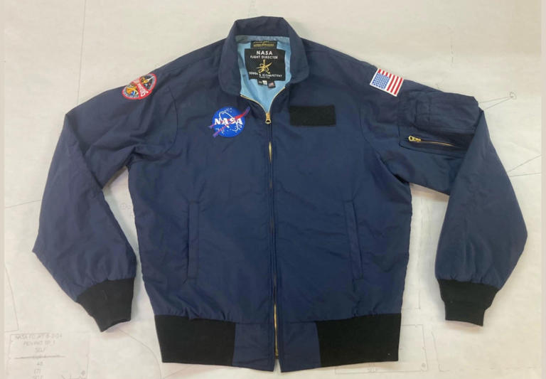 Mission Control 'members only': NASA flight directors don new jacket
