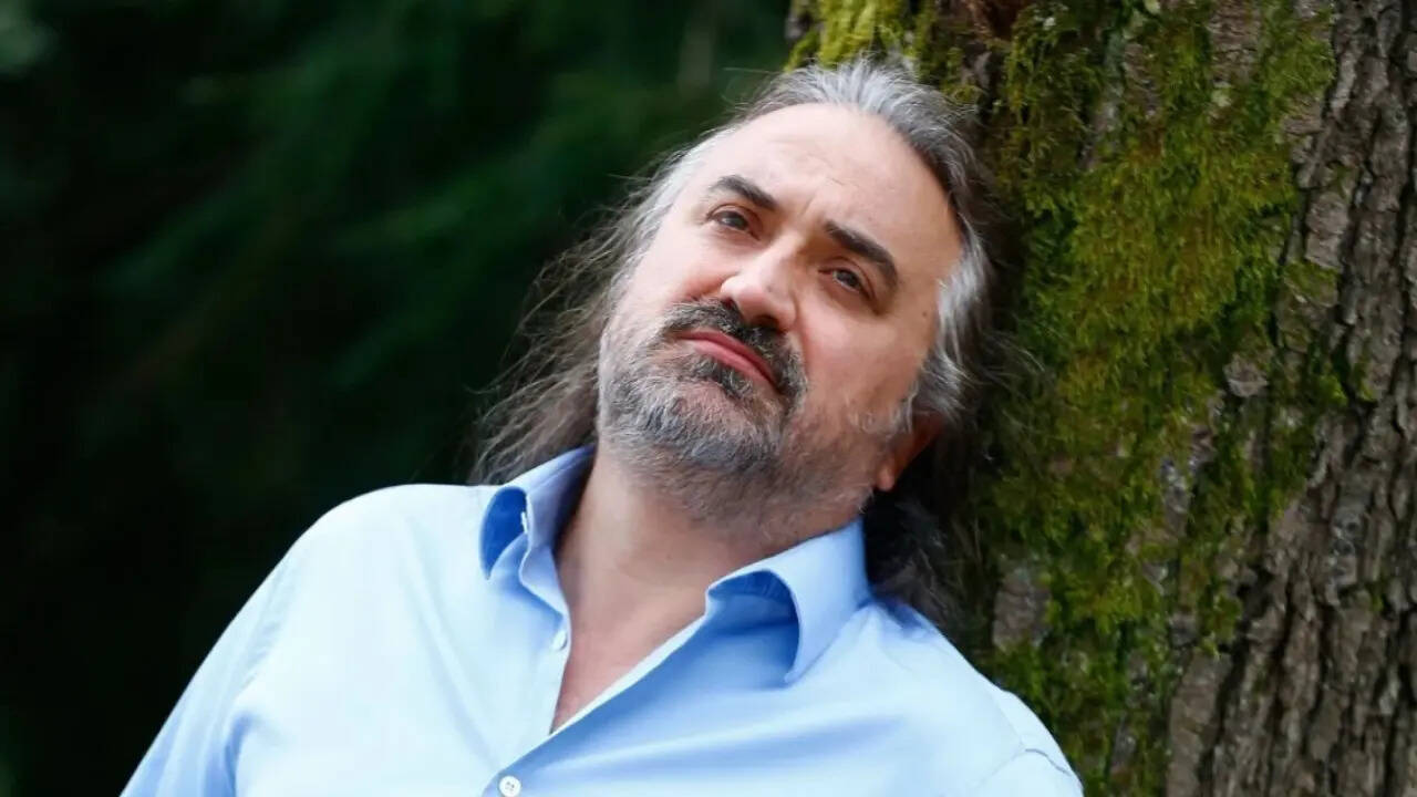 Turkish Singer Volkan Konak Dies After Collapsing During Concert ...