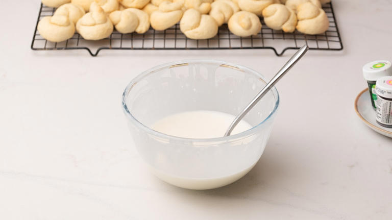 Uncinetti: The Italian Cookies You Should Always Serve On Easter