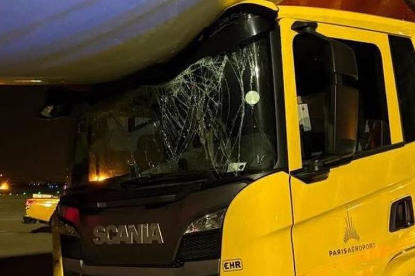 EasyJet aircraft at Paris Orly Airport crashes with lorry causing ...