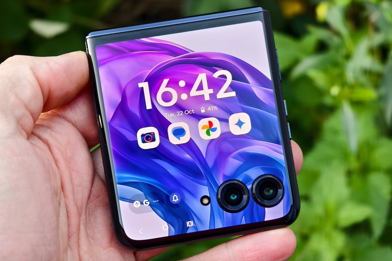 2025's Motorola Razr Lineup Set for Big Batteries and Sexy Colors