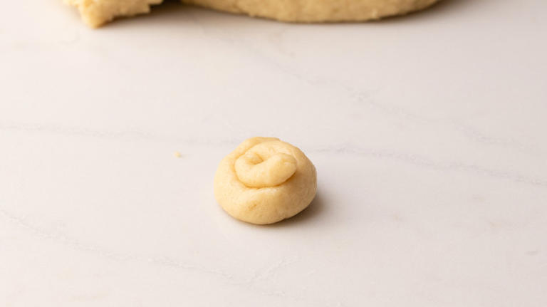 Uncinetti: The Italian Cookies You Should Always Serve On Easter