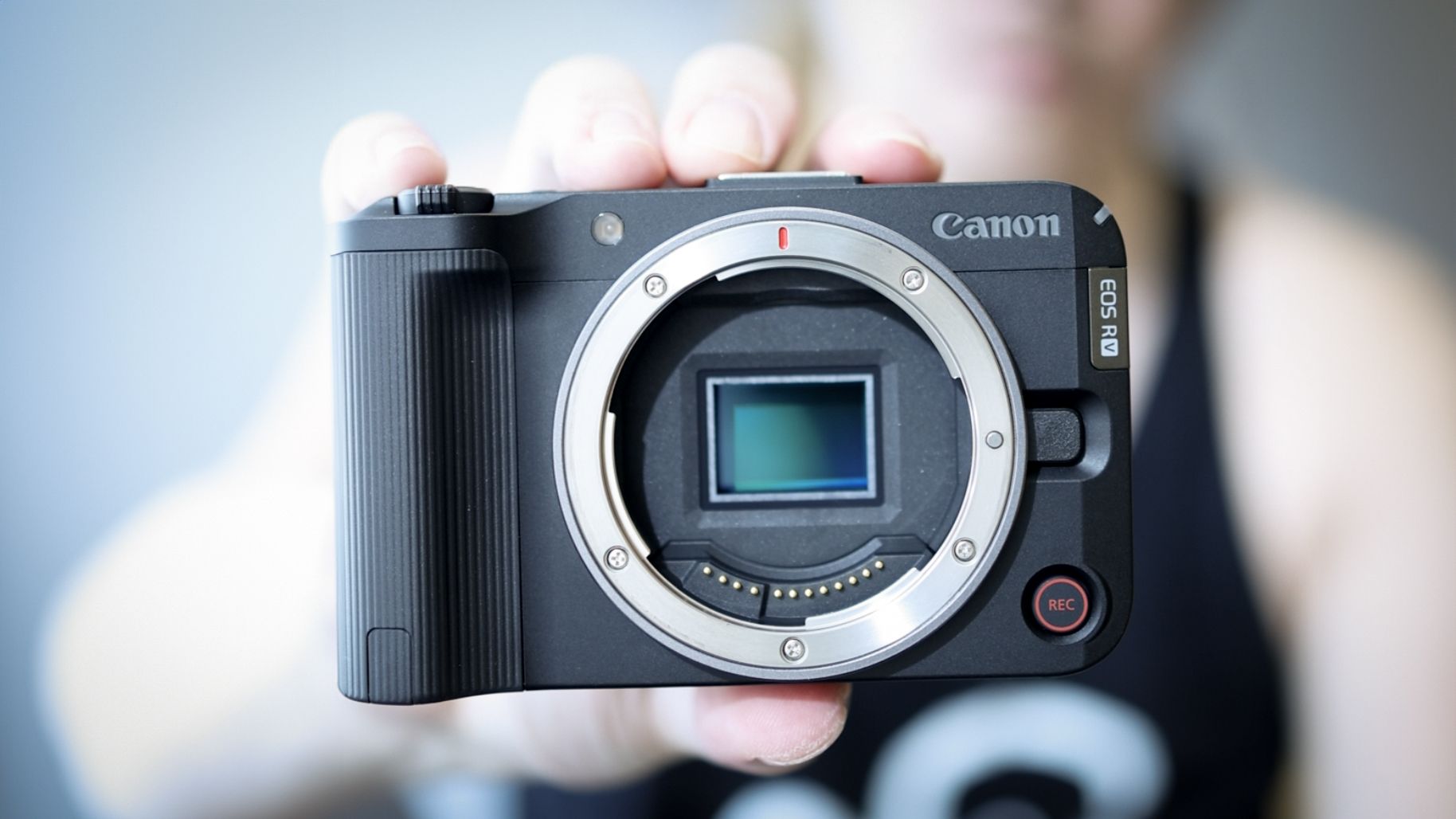 Canon: “The EOS R50 V is the beginning of a new series” of cameras