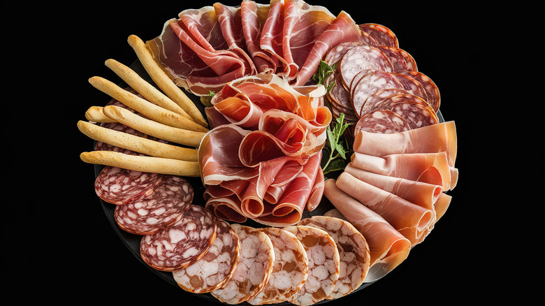 Making A Deli Meat Platter For A Crowd? Here's How Much You Need
