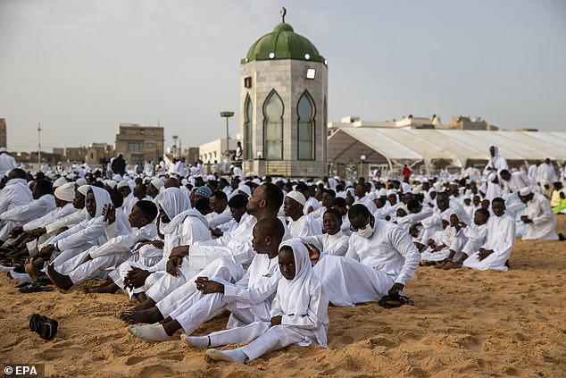 Muslims around the world celebrate Eid al-Fitr to mark end of Ramadan