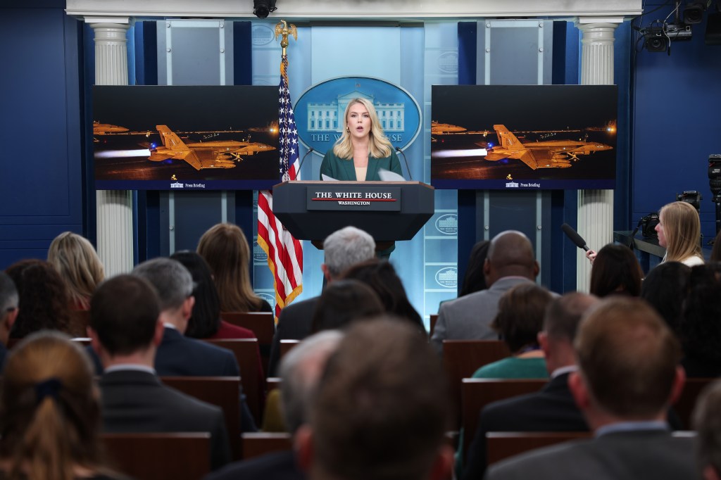 White House plans to take over press room seating chart, likely boot ...