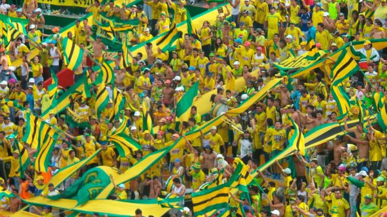 Hinchas de Bucaramanga alucinan con Colo Colo en su llegada a Colombia ...