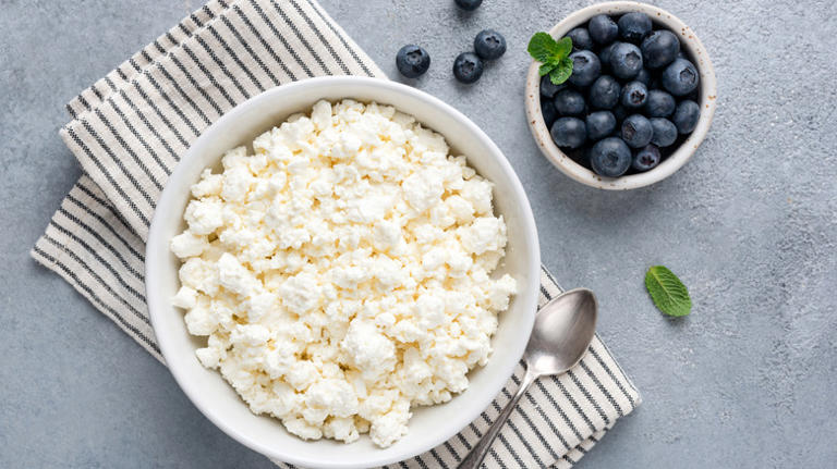 You Only Need 3 Simple Ingredients To Make Cottage Cheese At Home
