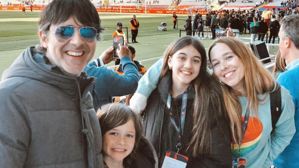 Beth Rodergas se funde al ver a sus hijos con los jugadores del Barça ...