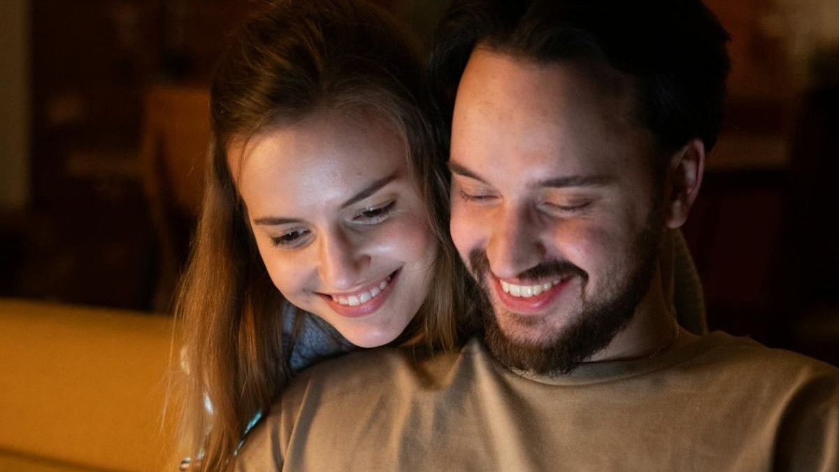 8 Strategies to Keep a Woman Thinking About You Nonstop