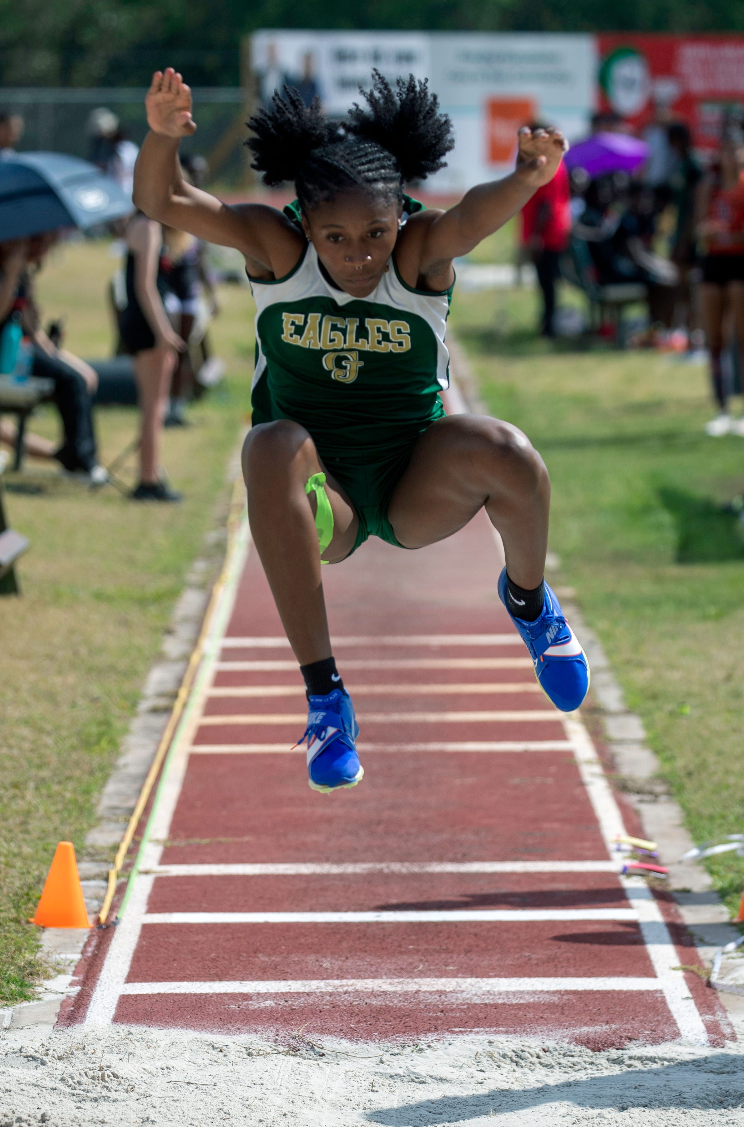 Vote now: Chelsi Williams' record-setting meet leads Ledger's Tremendous 10