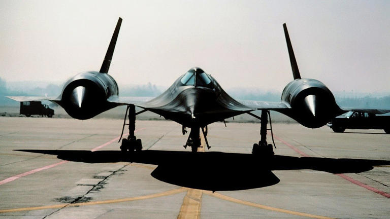 Inside the SR-71 Blackbird: Corrosion, Cadmium, and High-Speed Flight