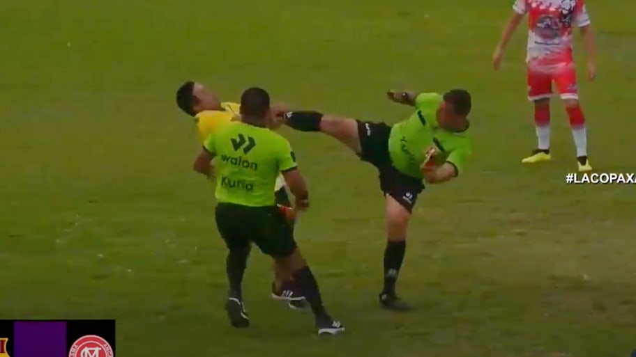 Referee Kicks Angry Coach in the Head During Copa Peru Match