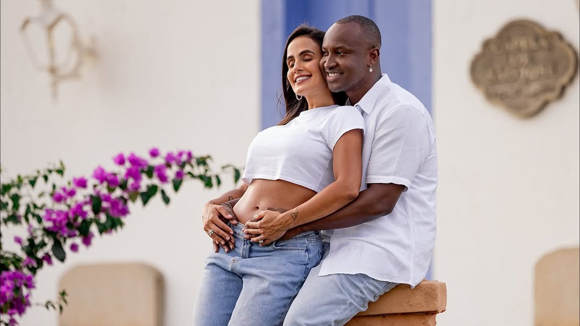 Thiaguinho e Carol Peixinho Comemoram Ao Anunciar Primeiro Filho