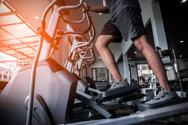 Rowing Machine vs. Elliptical Machine: Which is Better