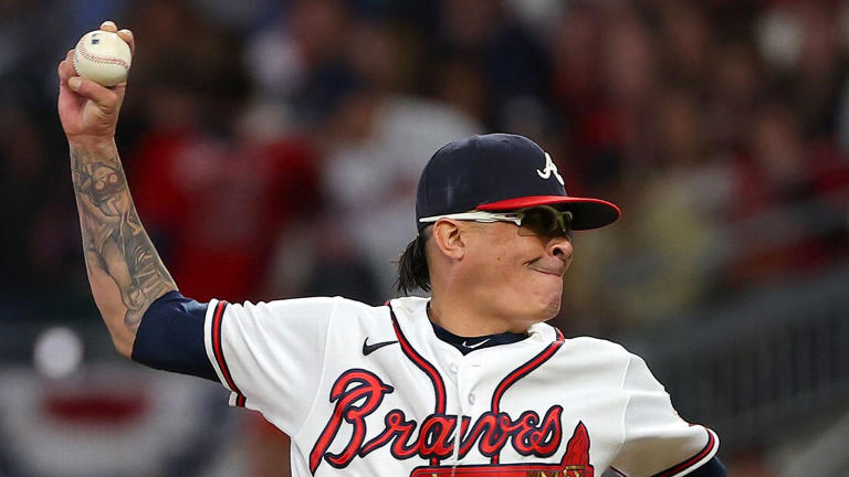 Braves call up Jesse Chavez from minors, DFA Hector Neris