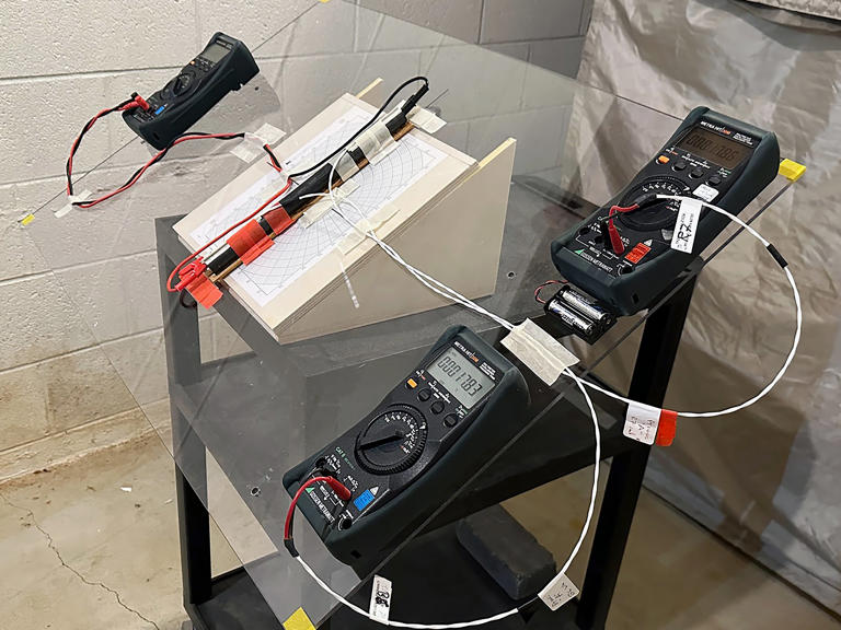 Experiment Generates Current from Earth's Magnetic Field