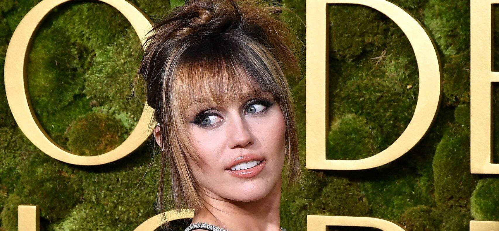 Miley Cyrus Savagely Shades Ex Liam Hemsworth While Signing Autographs ...