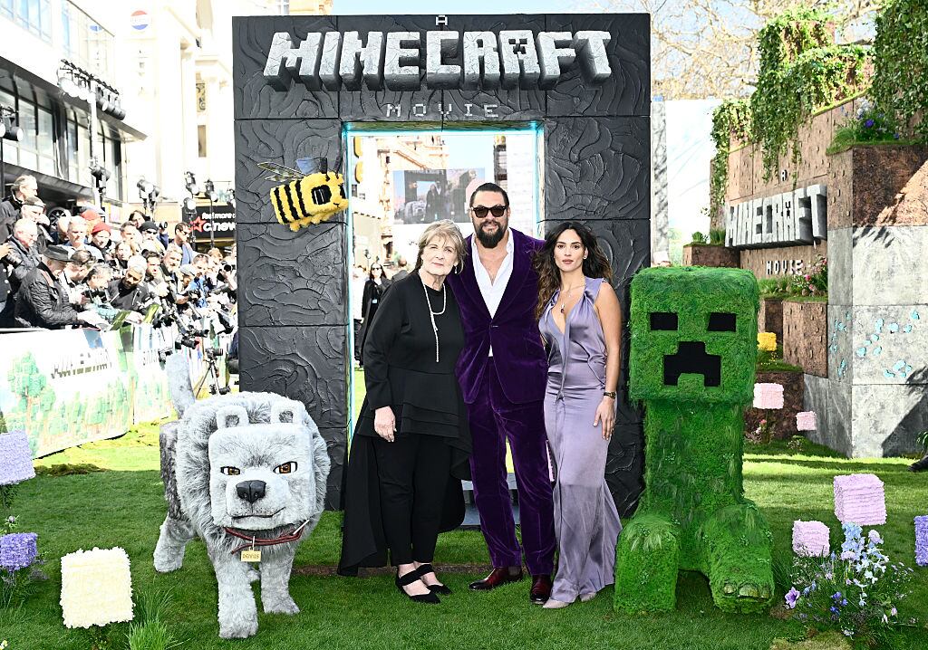 Ella es Coni Momoa, madre de Jason Momoa y así es su relación con su ...