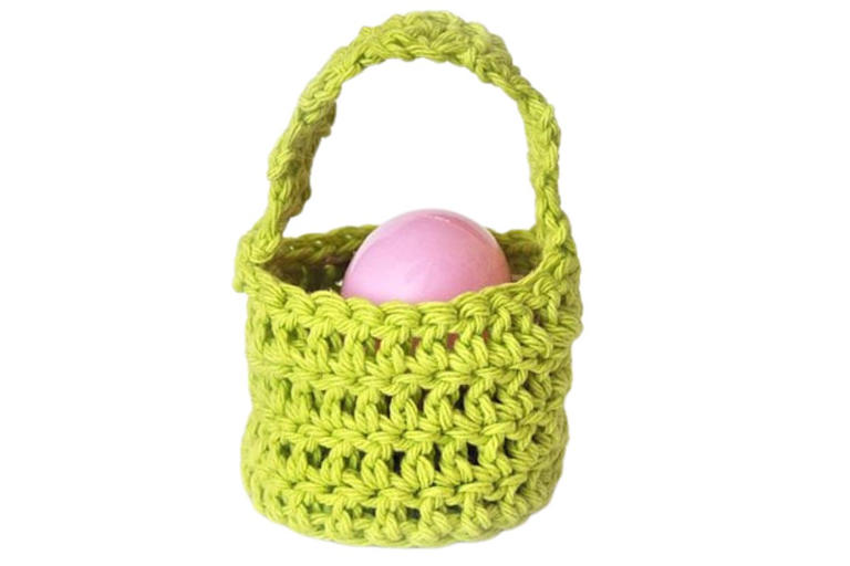 How to Make Mini Crochet Easter Baskets