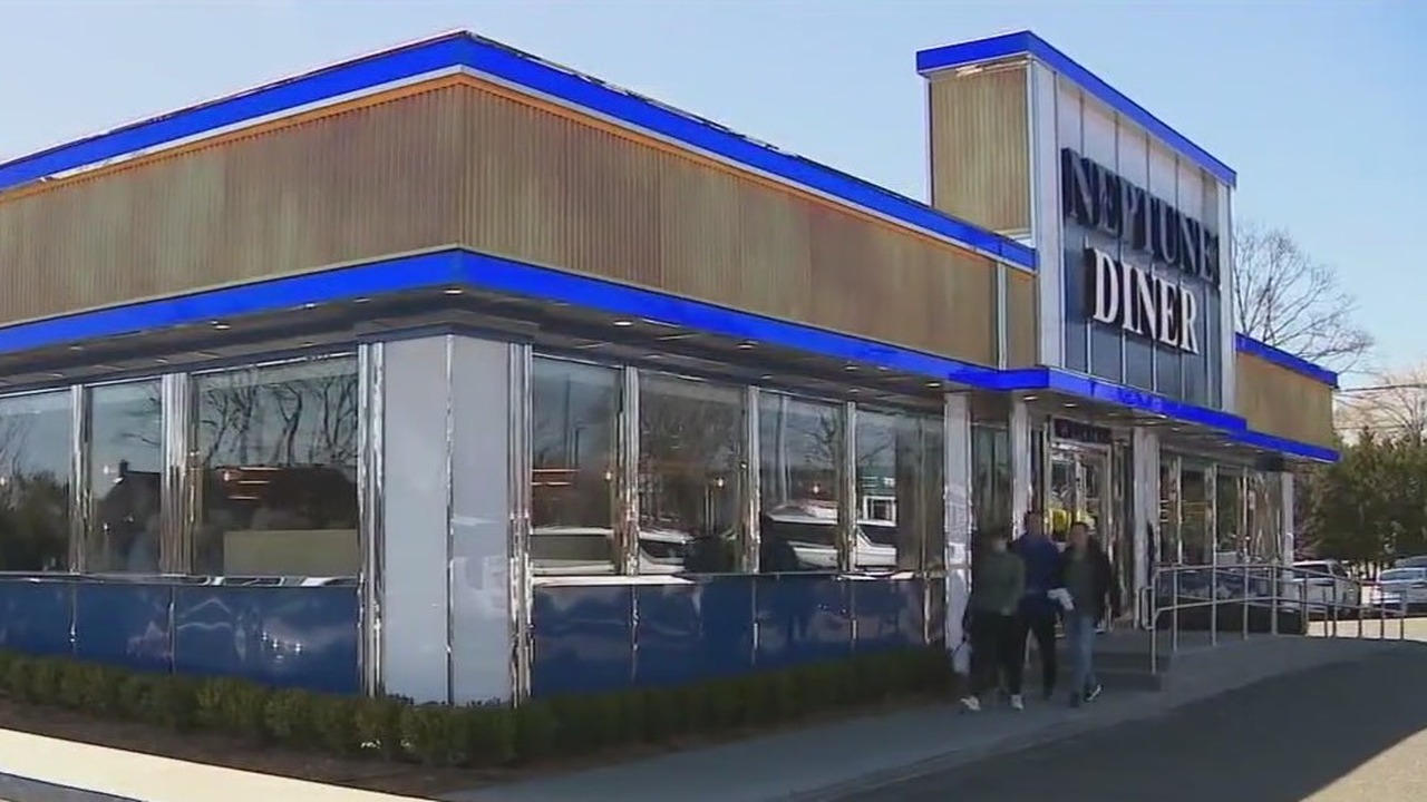 Neptune Diner reopens in Syosset