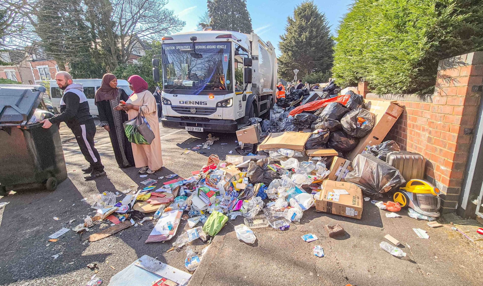 This city is so full of rubbish and 'cat-sized rats' it's declared a ...