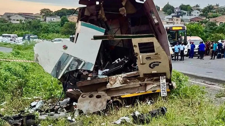 Kuzwakale kuduma izulu lezandla abafana bebamba imoto yemali KwaMashu