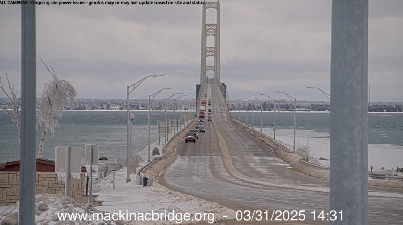 UPDATE: Mackinac Bridge back open