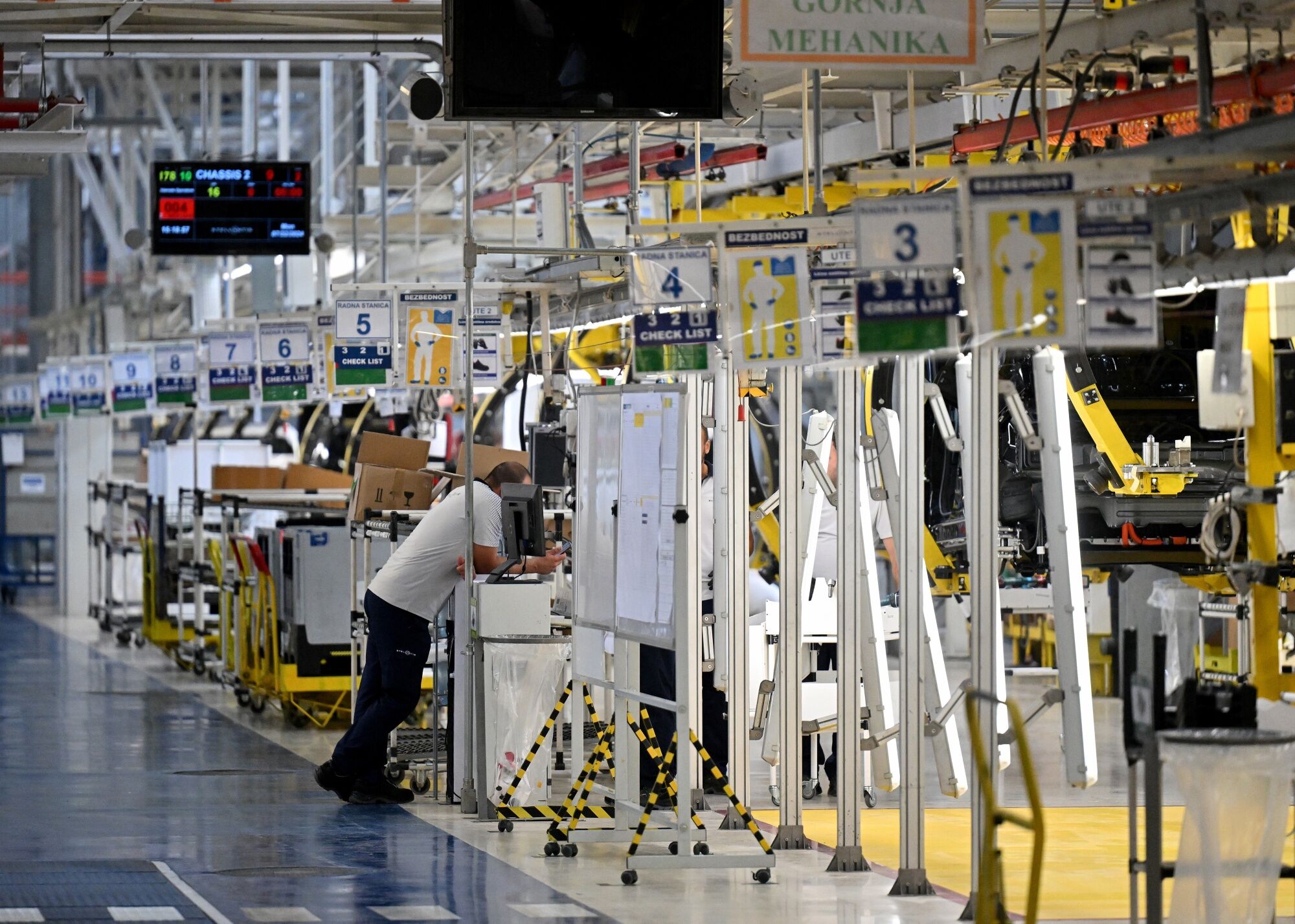 Stellantis Shift to Hybrids Causes Production Delays in Europe