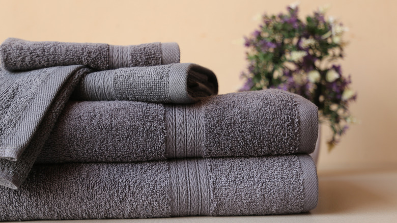 Here's What The Non-Fluffy Part Of Towels Is Really For