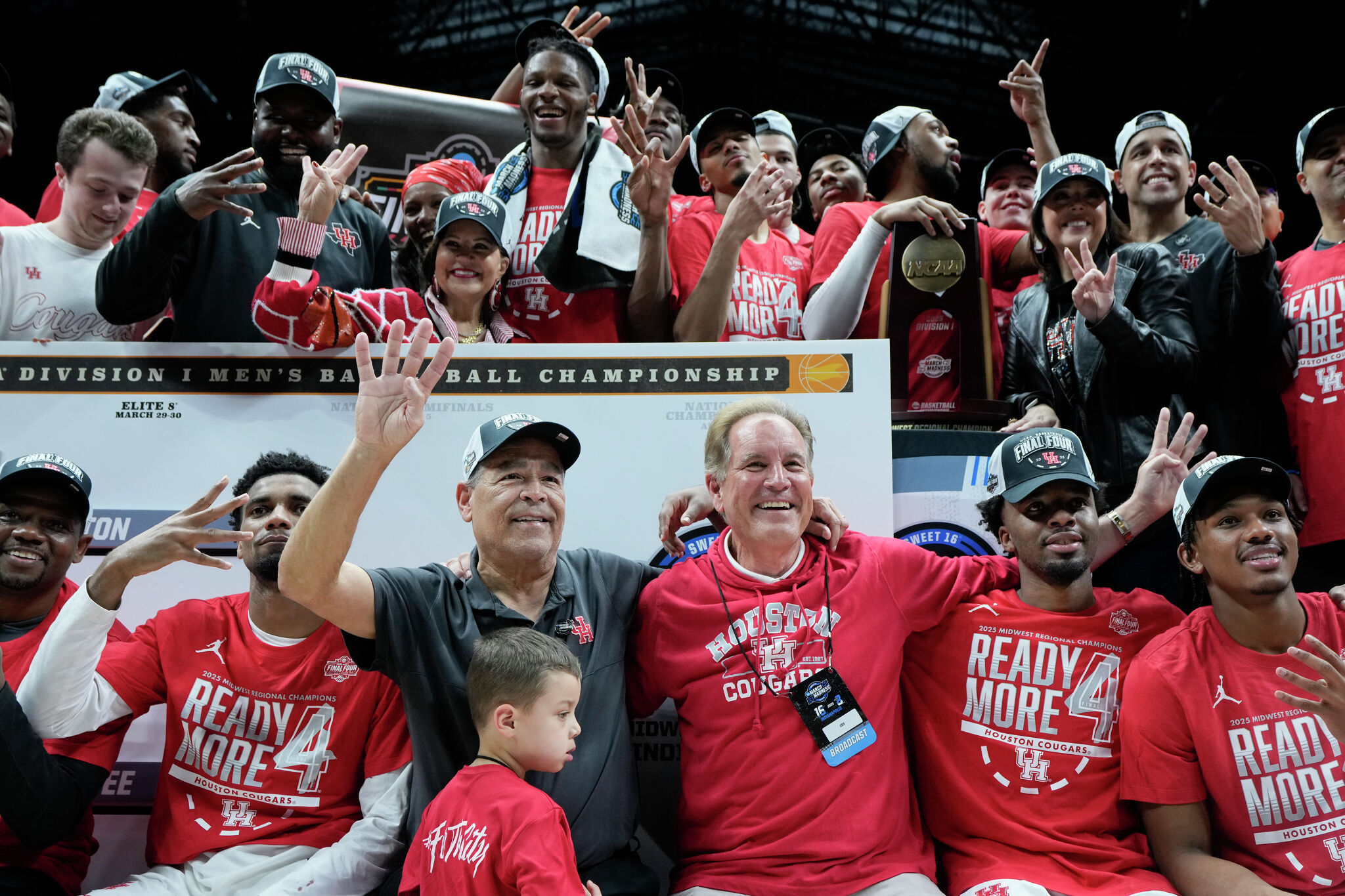 'Go Coogs!': Local celebs, politicans in attendance for Houston-Florida ...