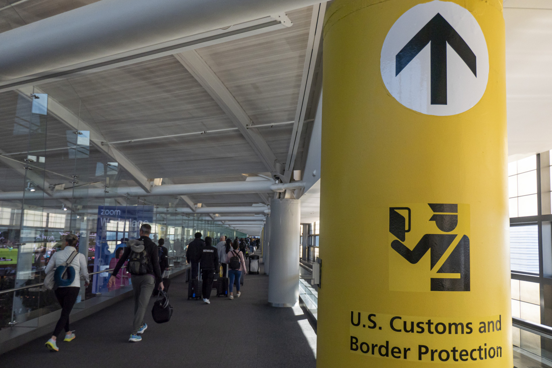 Traveling to the US? How to protect your data at the border