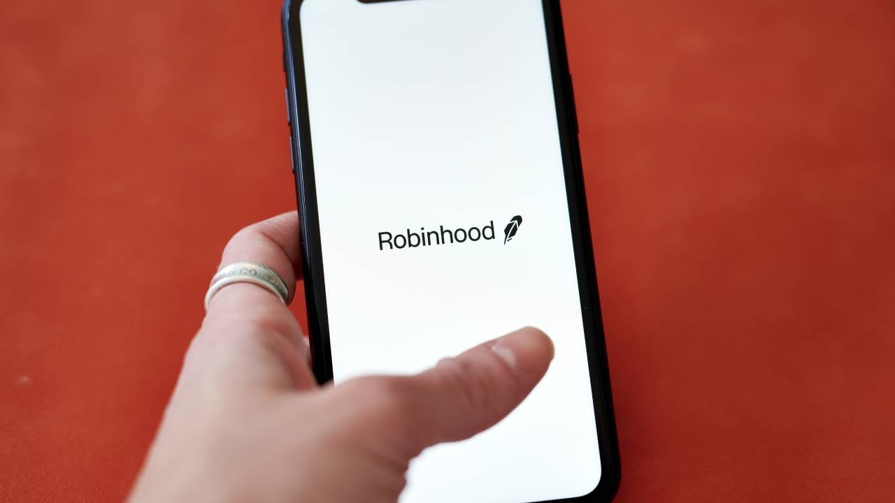 Robinhood launched a new robo-advisor. Here’s how it stacks up against ...