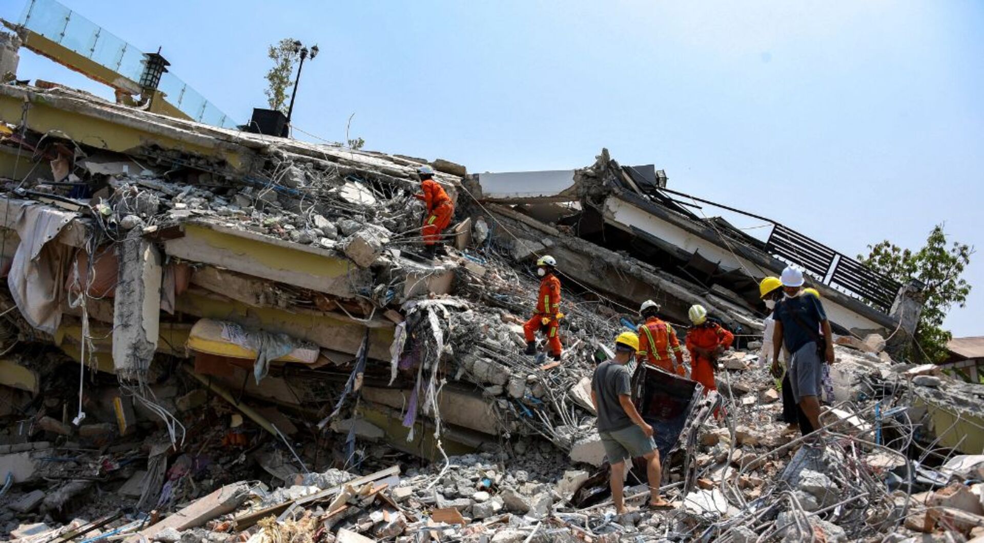 Rescue efforts continue in Myanmar as quake victims mount, but lack of ...