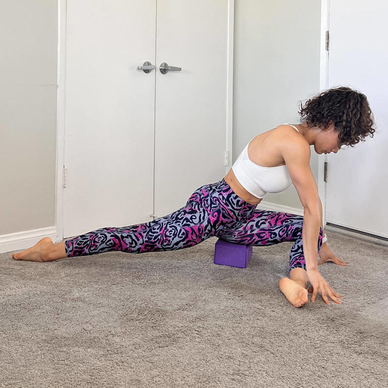 12 mobility exercises to strengthen and stretch stiff hips