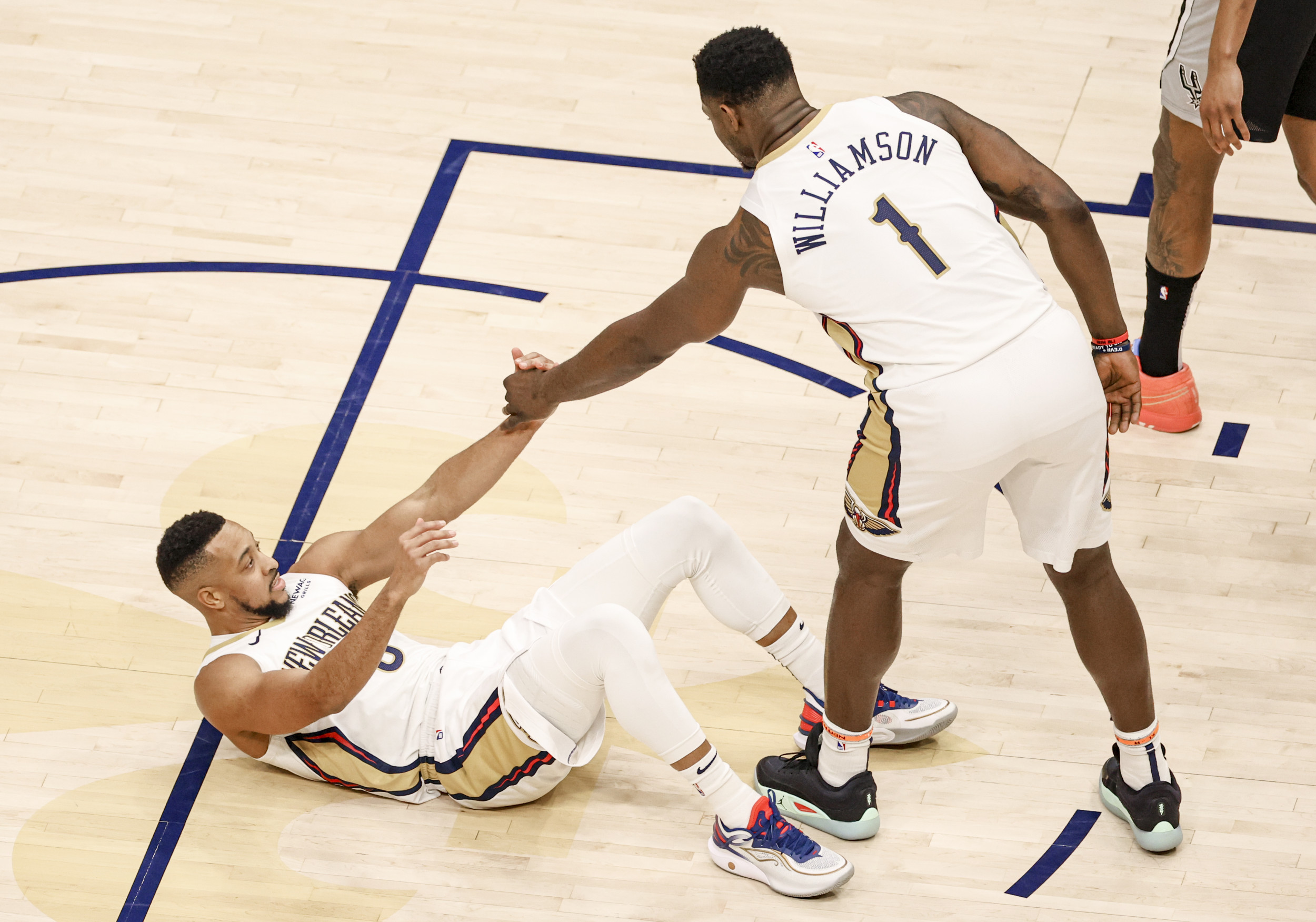 Pelicans' Zion Williamson, CJ McCollum Ruled Out for Season