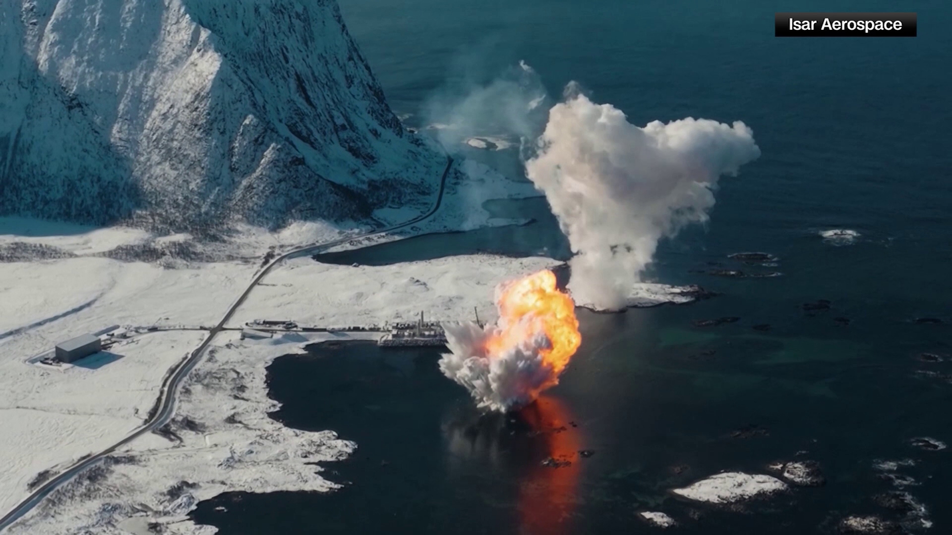 Norway rocket crashes as fireball after failed launch