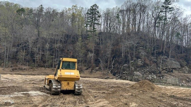 Firefighters and rain protect a Saluda home from the Black Cove Complex ...