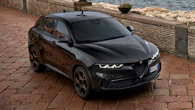 Alfa Romeo has a new trim level, and the gold wheels are just to die for