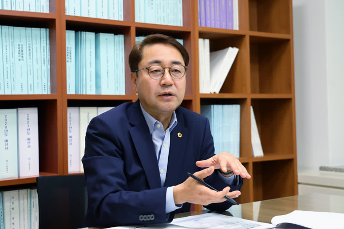 최민규 시의원 ‘전기차 주차구역 간격 및 피난시설 거리 기준 신설 조례 개정 나서