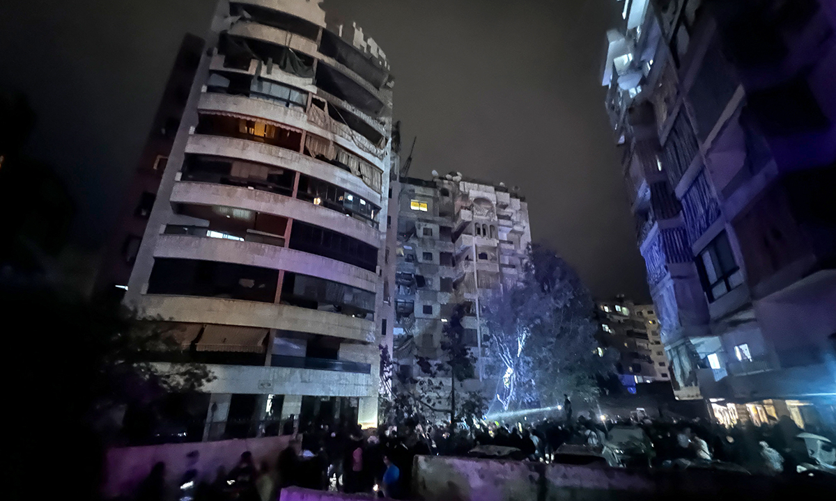 Israel không kích ngoại ô Beirut, tuyên bố hạ đặc vụ Hezbollah