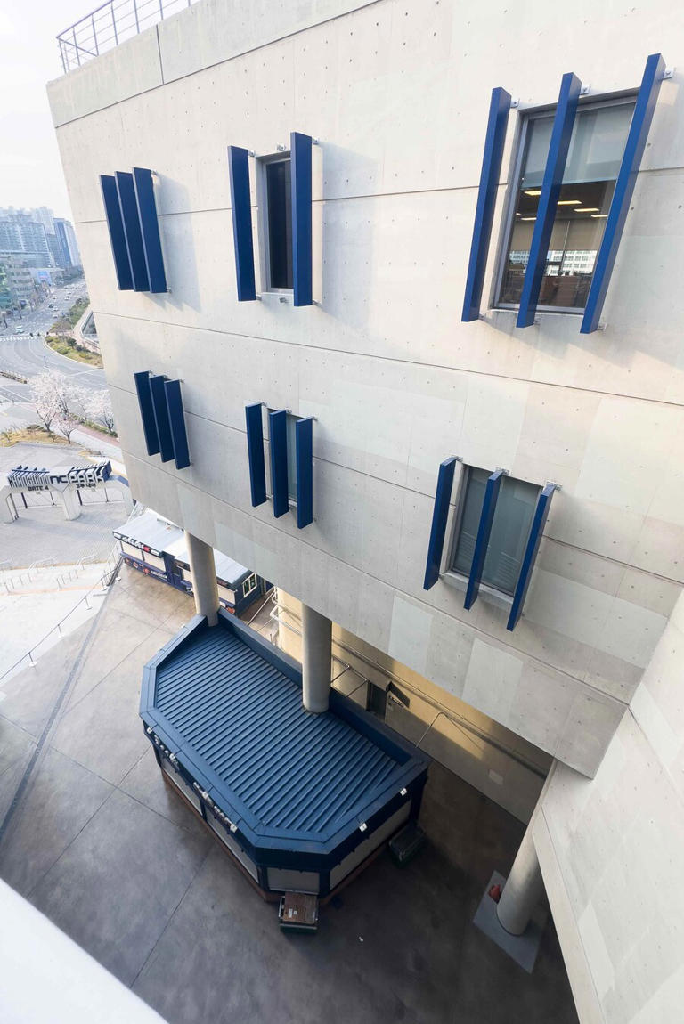 KBO 경기 취소에 구단 SNS-이벤트 올스톱… 창원 관중 사망 사고 비극, 추모 이어진다