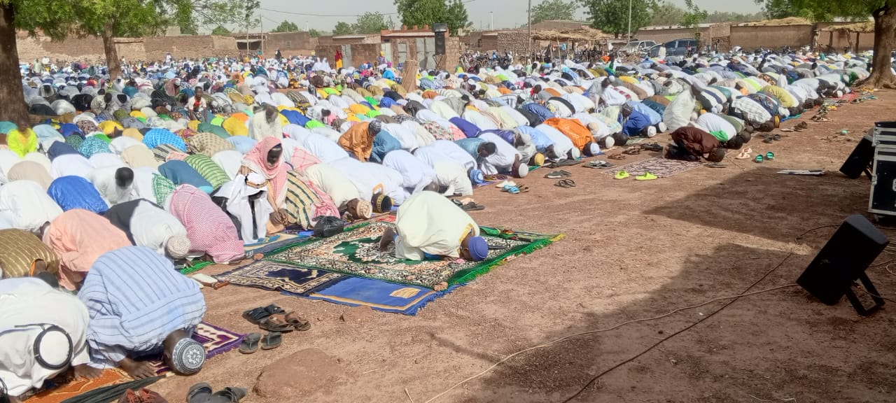 Ramadan : Les fidèles musulmans de Solenzo prient pour le retour des ...