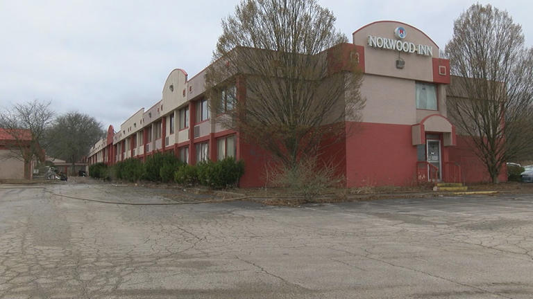 Blighted longtime Boston Heights hotel demolished