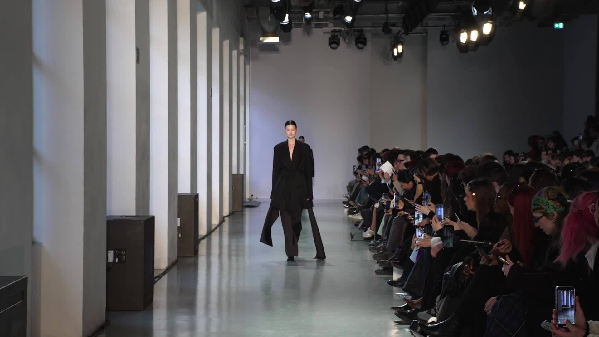 EENK FW25 / Fall/Winter 2025 Paris Runway Collection