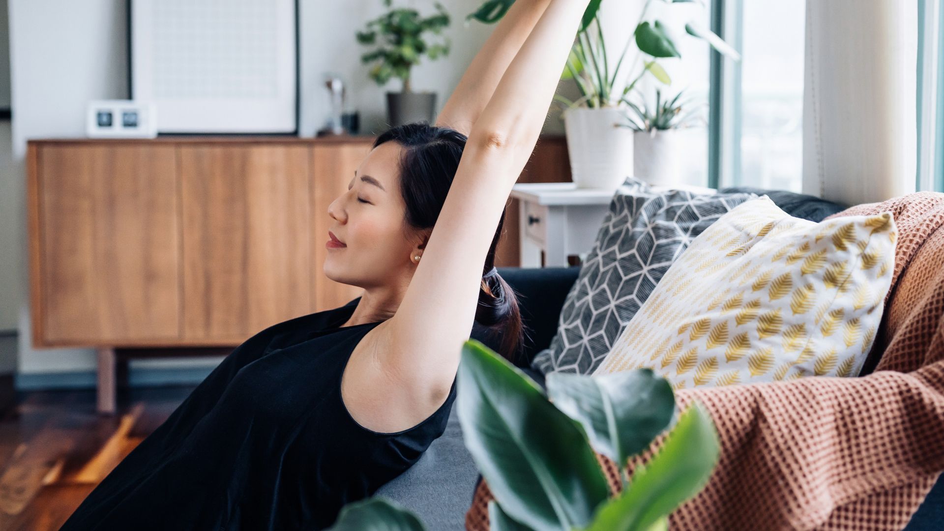 Do this five-minute stretching routine while you're watching TV to ...